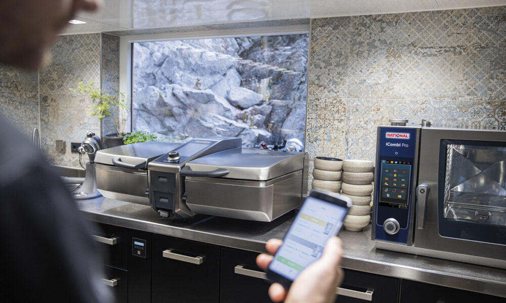 Le cucine professionali diventano sempre più smart | Horeca Channel ...
